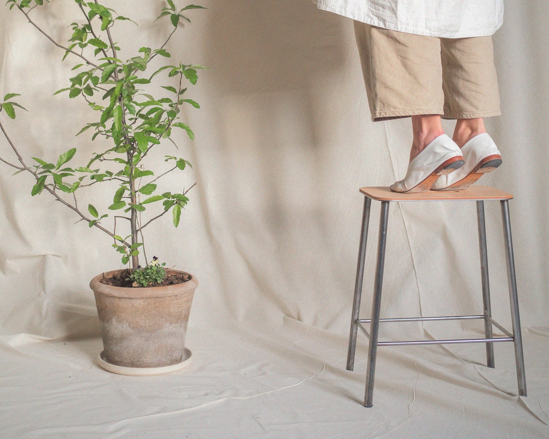 Adam Stool | Raw Steel / Natural Leather | H50 – FRAMA