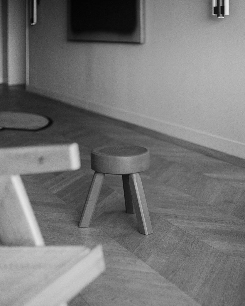 The AML Stool: An Example of Craftsmanship – FRAMA