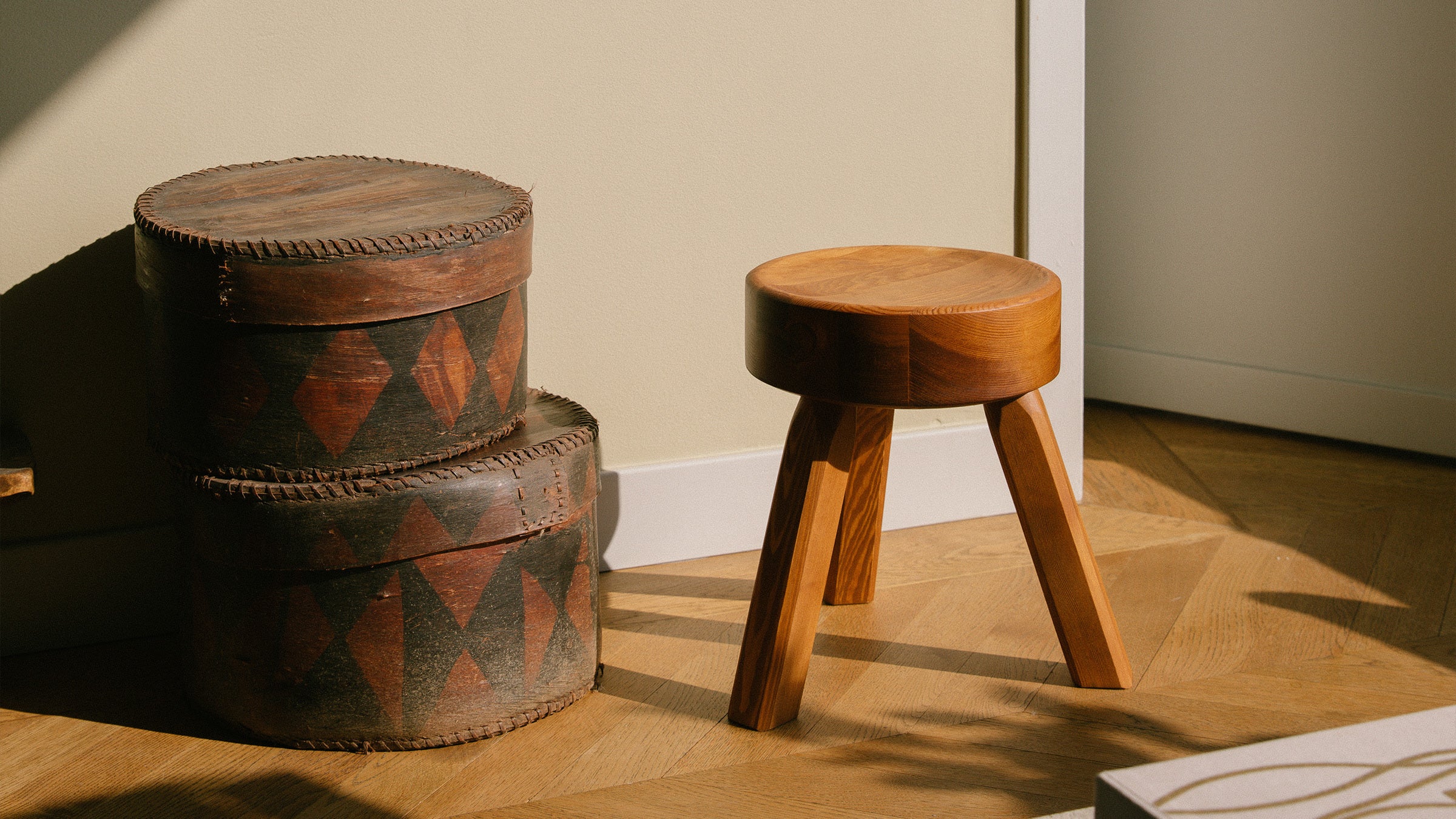 The AML Stool: An Example of Craftsmanship – FRAMA