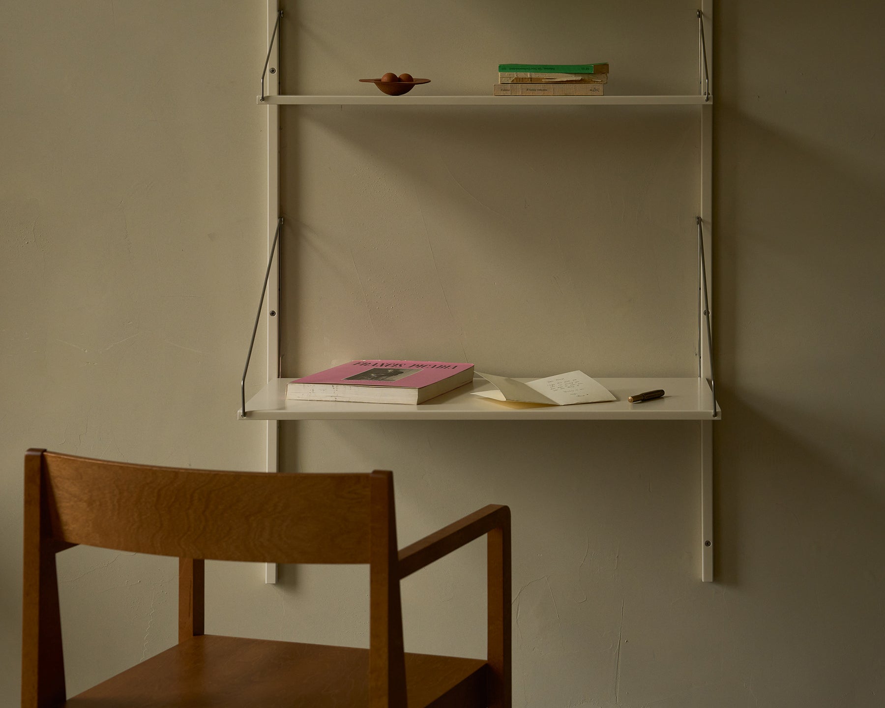 Library Desk Shelf | Warm White Steel | D40 / W80 – FRAMA